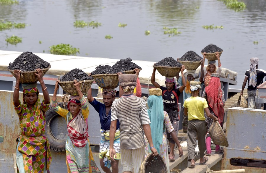 Asia Album: Praise for diligent laborers in Bangladesh-Xinhua