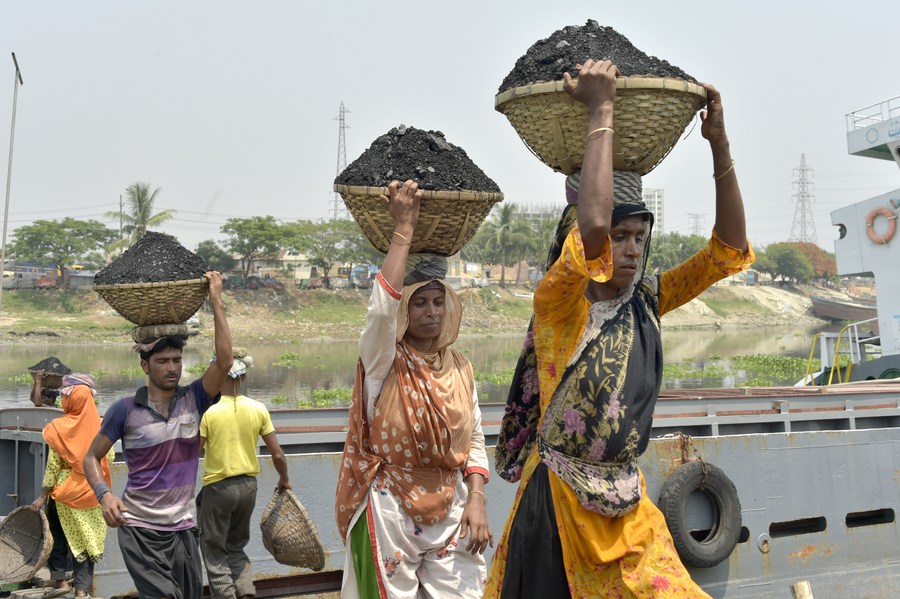 Asia Album: Praise for diligent laborers in Bangladesh-Xinhua