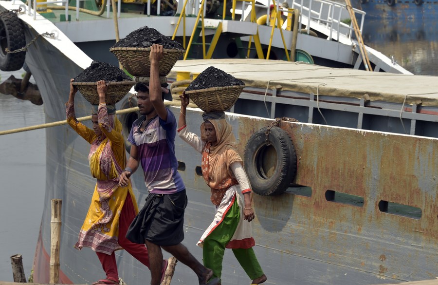 Asia Album: Praise for diligent laborers in Bangladesh-Xinhua