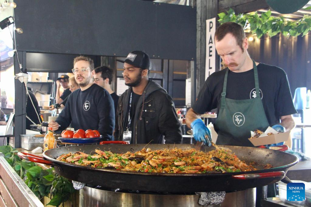 People attend Tasting Australia food festival in Adelaid-Xinhua