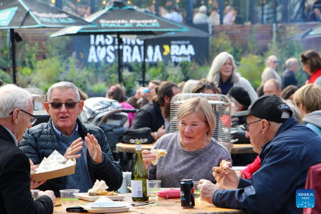 People attend Tasting Australia food festival in Adelaid-Xinhua
