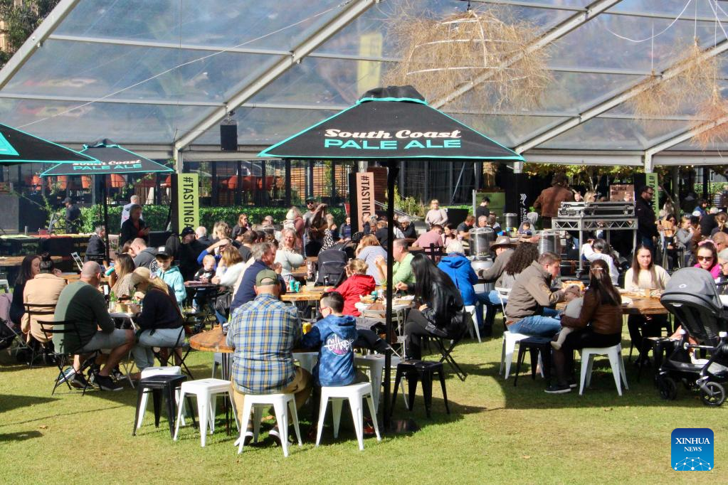 People attend Tasting Australia food festival in Adelaid-Xinhua