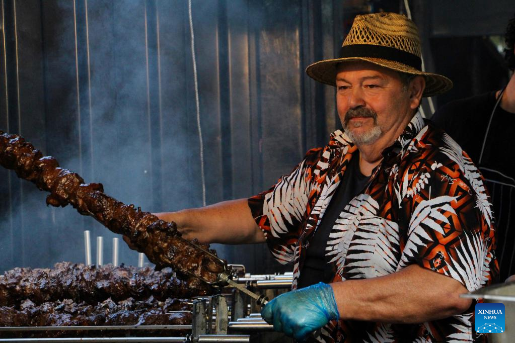 People attend Tasting Australia food festival in Adelaid-Xinhua