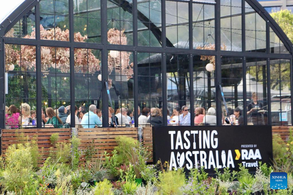 People attend Tasting Australia food festival in Adelaid-Xinhua