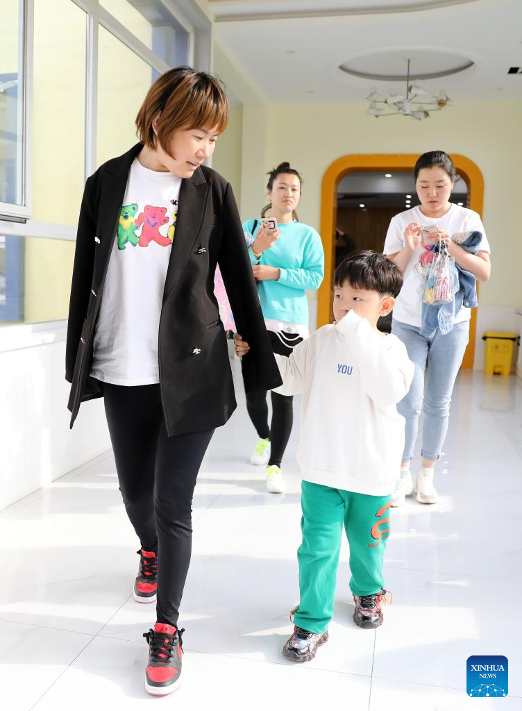 Pic story: armless mother works as entrepreneur in Liaoning, NE China ...