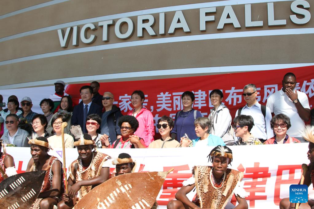 Zimbabwe welcomes 1st Chinese tour group after pandemic-Xinhua
