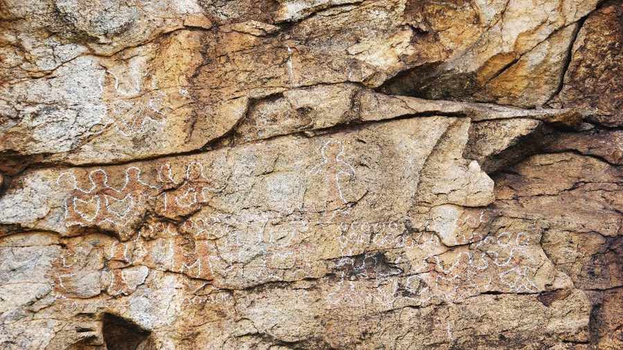 Ancient rock painting identified in north China grassland-Xinhua