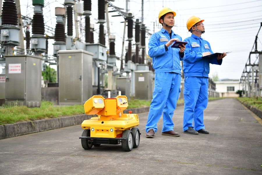 Robots inspect power facilities in mountainous Chinese province-Xinhua
