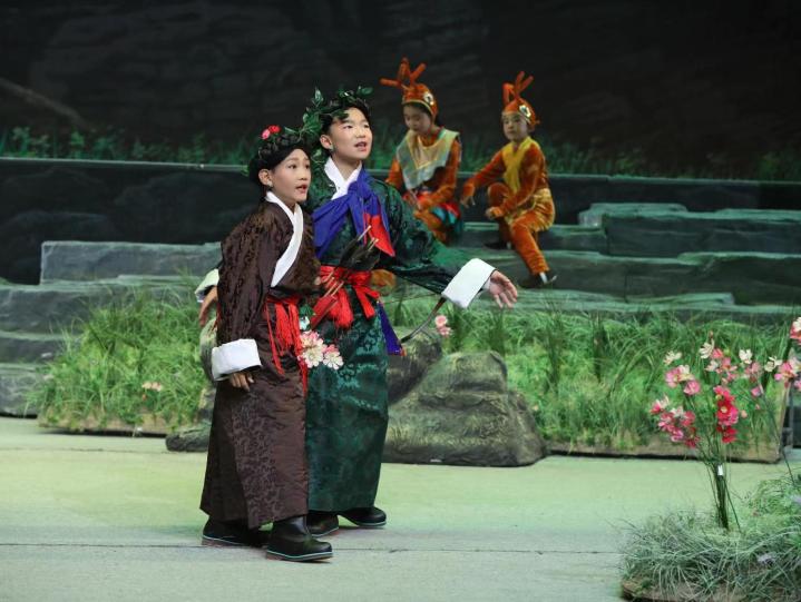 Child actor sings Tibetan opera beyond plateau-Xinhua