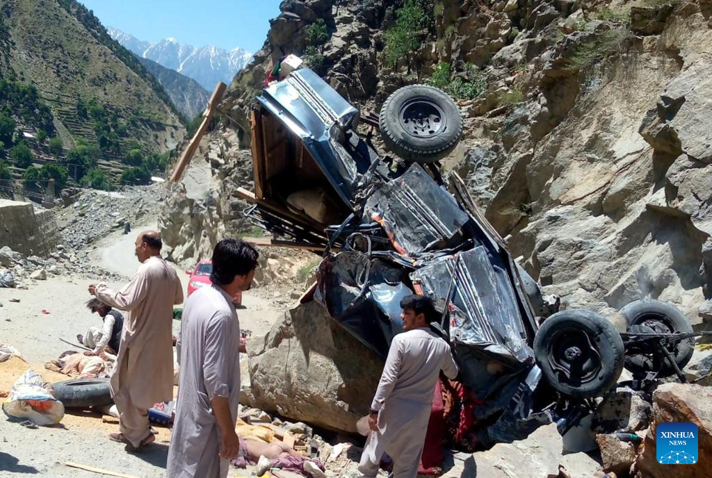 8 killed, 12 injured in road accident in NW Pakistan-Xinhua