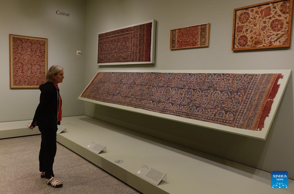 Exhibition featuring folk and court textiles held in Texas, U.S.-Xinhua