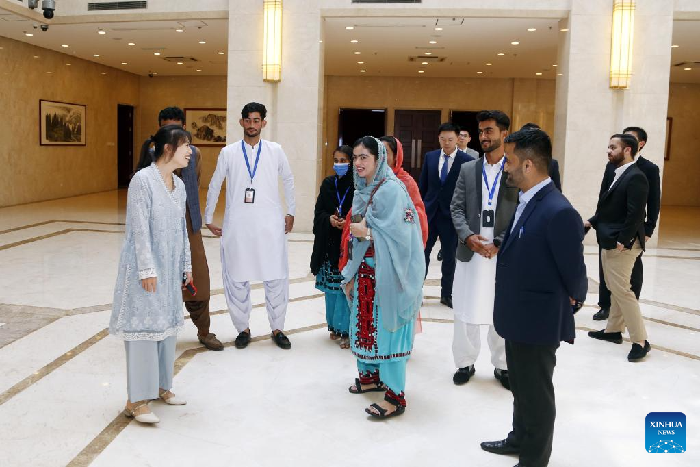 Feature: Pakistani students find China's development model ...