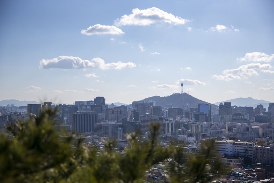 S. Korean president's approval rating falls to 38.3 pct: poll-Xinhua