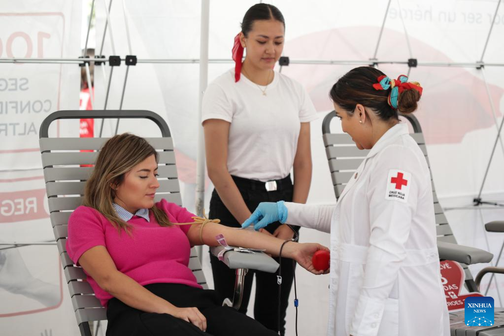 People donate blood on World Blood Donor Day around world-Xinhua