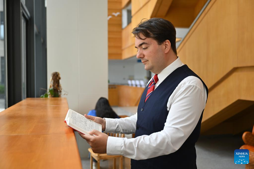 Profile: Italian lecturer promotes educational exchanges between China ...