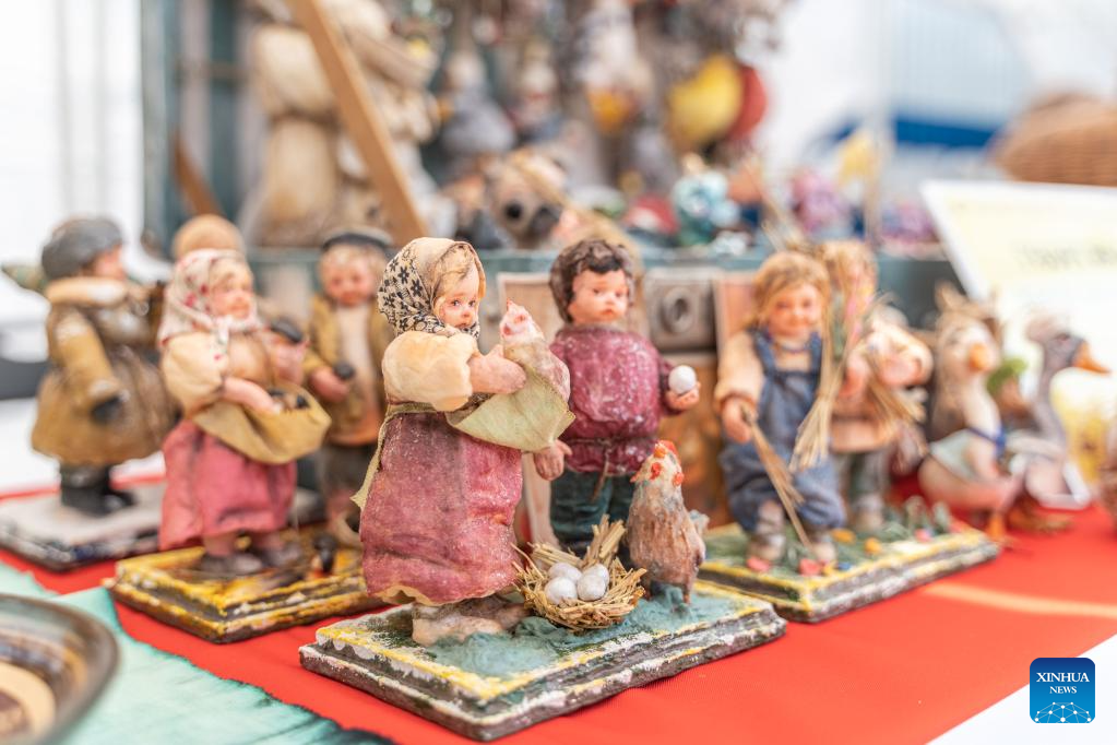 Exquisite handicrafts displayed on "Day of Folk Arts and Crafts" in ...