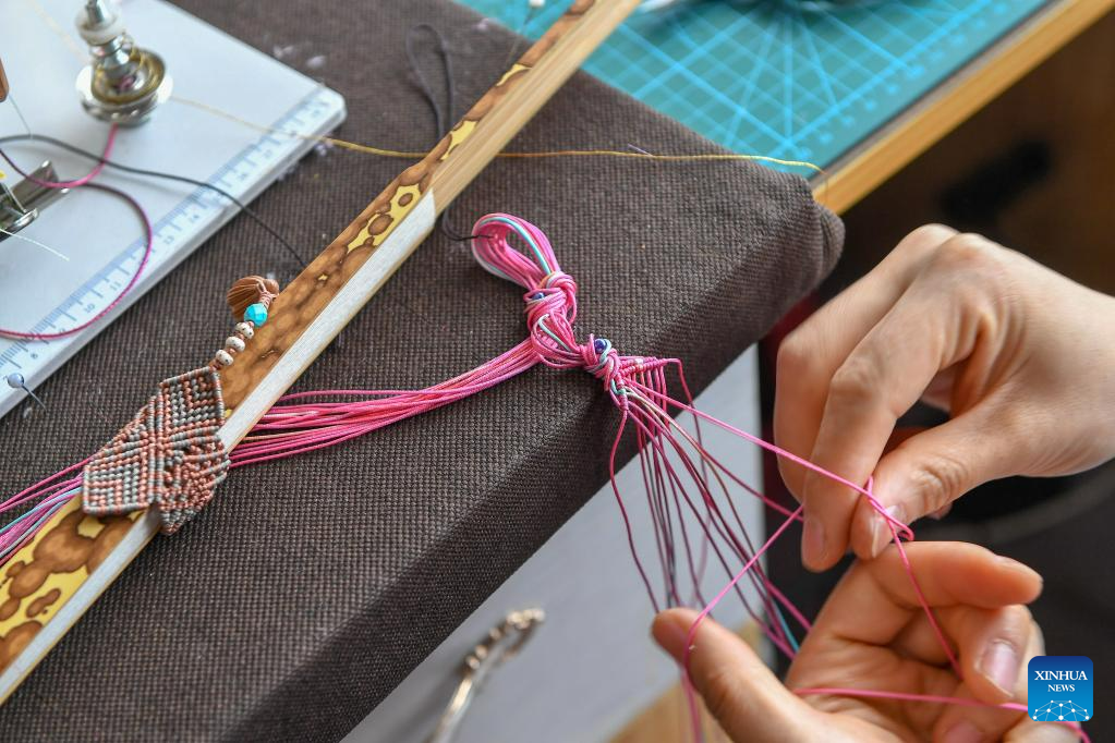 Pic story: inheritor of traditional string-weaving technique in NE ...