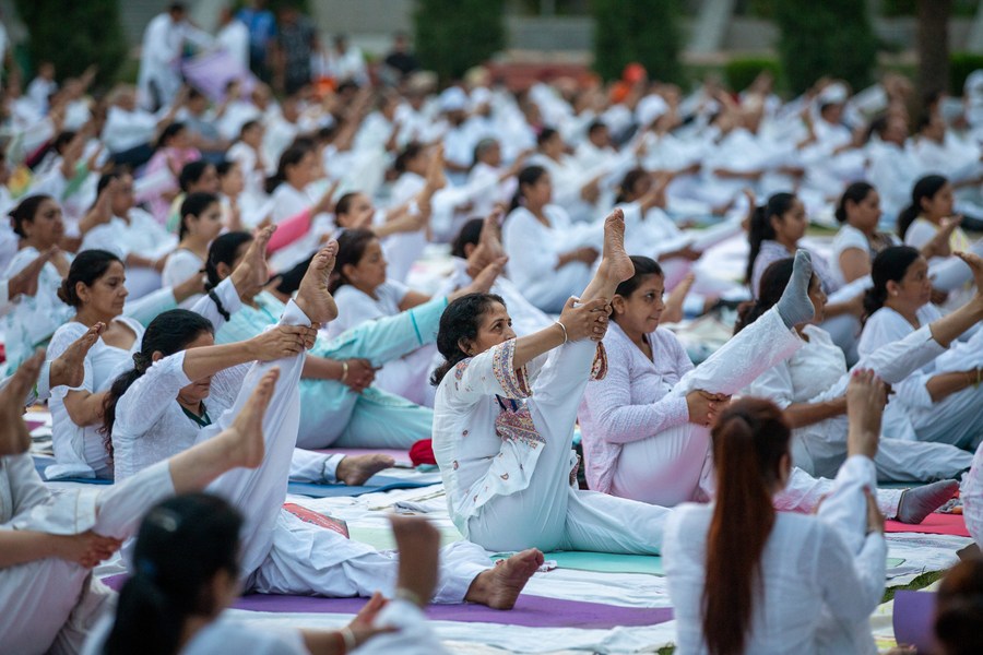 Asia Album: India, Pakistan celebrate Int'l Day of Yoga-Xinhua