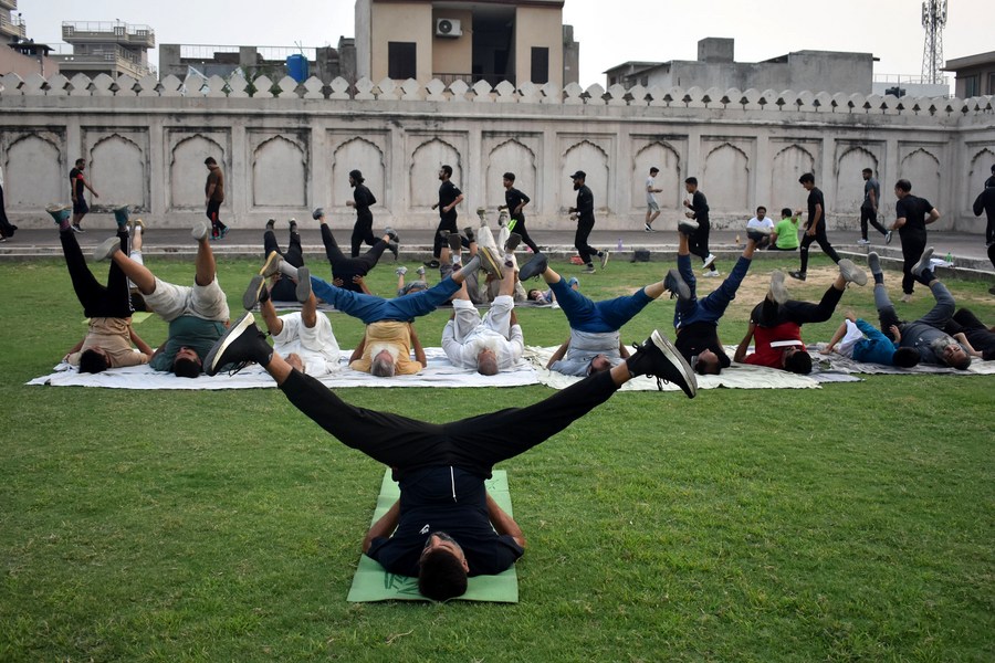 Asia Album: India, Pakistan celebrate Int'l Day of Yoga-Xinhua