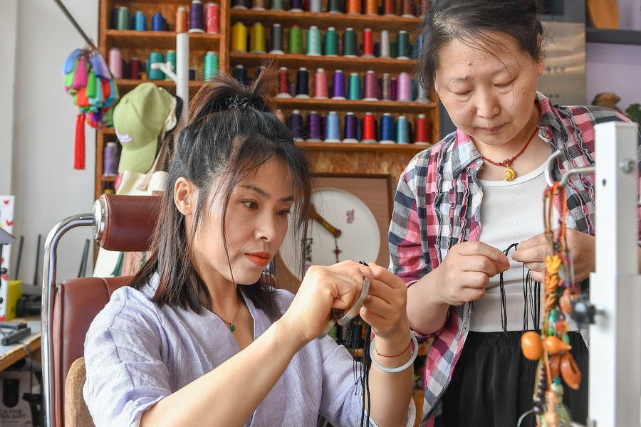 Culture&Life | The inheritance and promotion of string-weaving ...