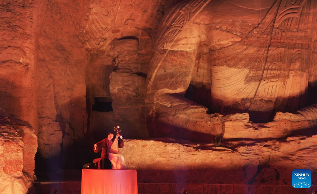 "See Yungang Again" art show performed at China's Yungang Grottoes-Xinhua