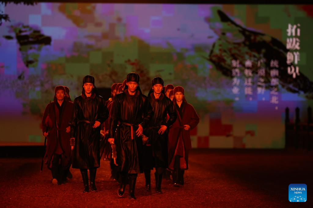 "See Yungang Again" art show performed at China's Yungang Grottoes-Xinhua