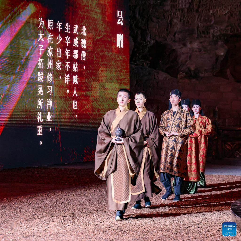 "See Yungang Again" art show performed at China's Yungang Grottoes-Xinhua