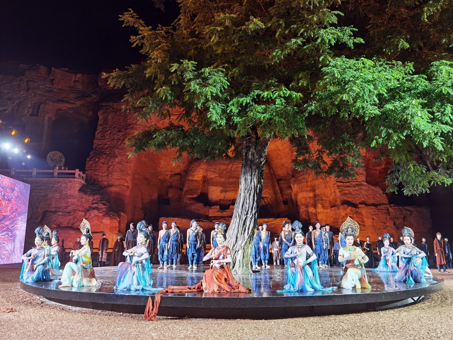 "See Yungang Again" art show performed at China's Yungang Grottoes-Xinhua
