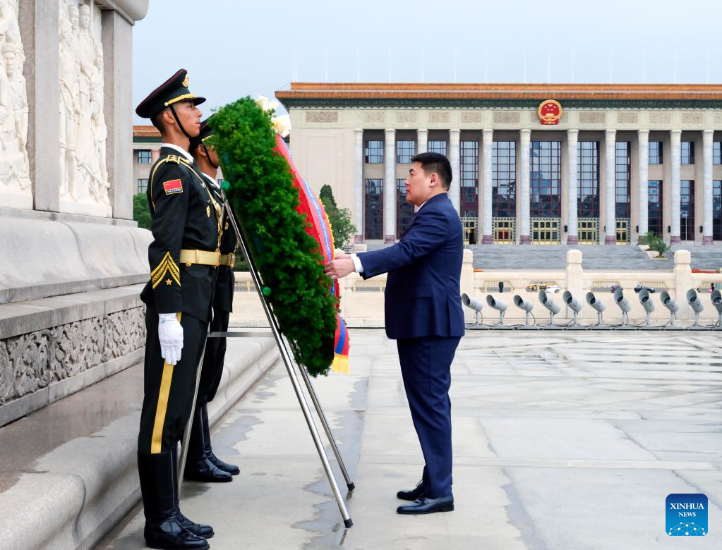 Mongolian PM lays wreath at Monument to the People's Heroes on Tian ...