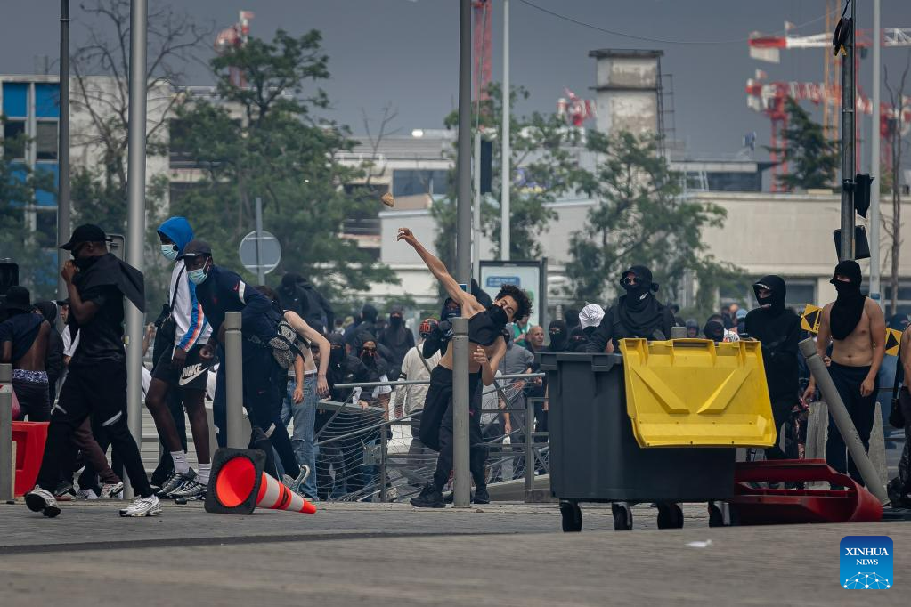 Protesters clash with riot officers at march for killed teenager in ...