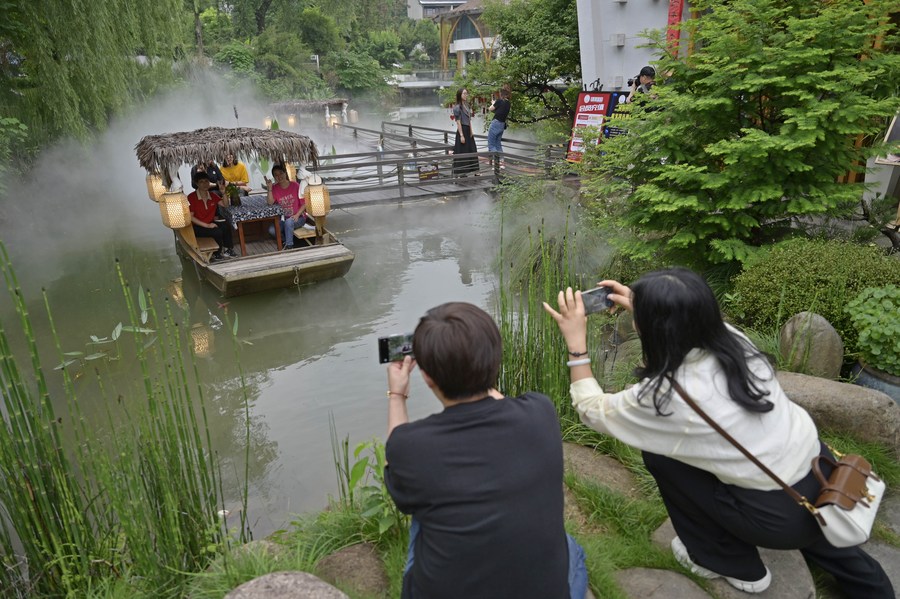 Transforming hollow village into thriving tourist destination-Xinhua