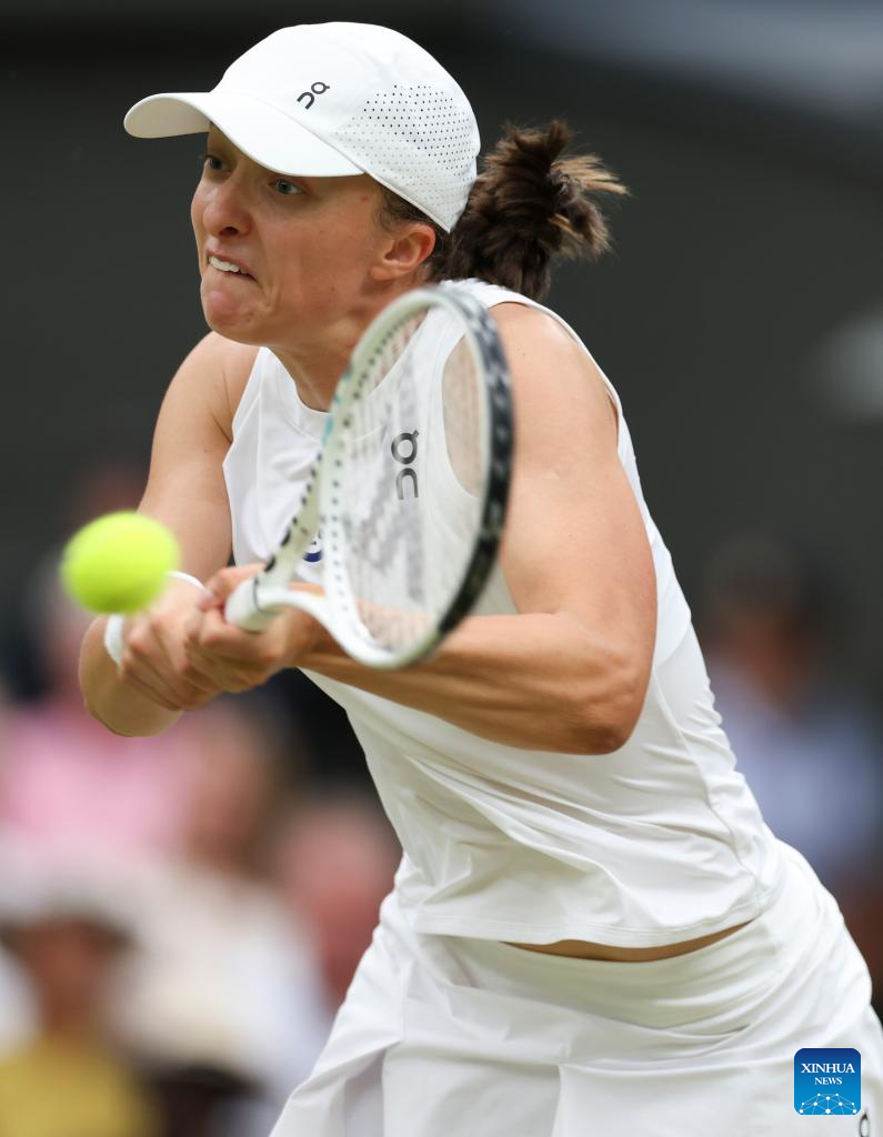 Svitolina shocks Swiatek in three-setter to book semifinal clash ...