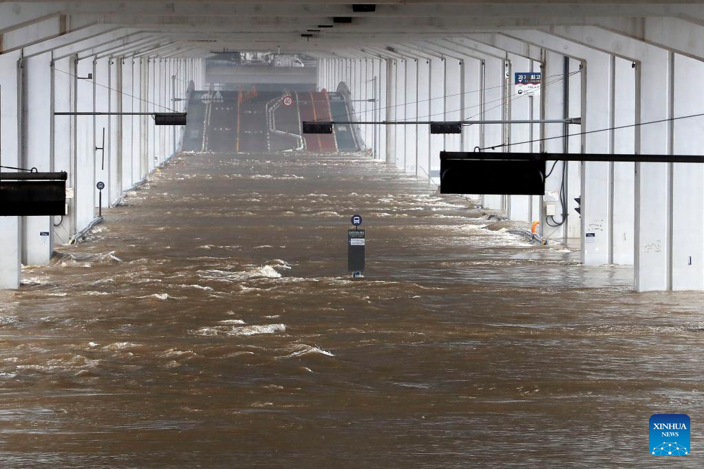 Lasting rainfall hits Seoul, South Korea-Xinhua