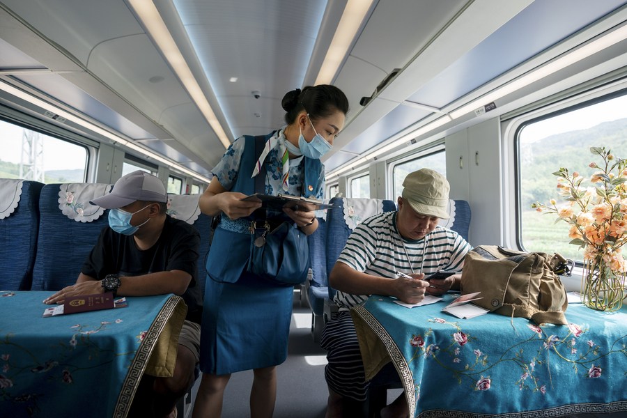 GLOBALink | The work and life of a train attendant on the China-Laos ...