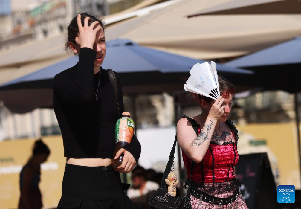 Europe in grips of sweltering heat, authorities urge caution-Xinhua