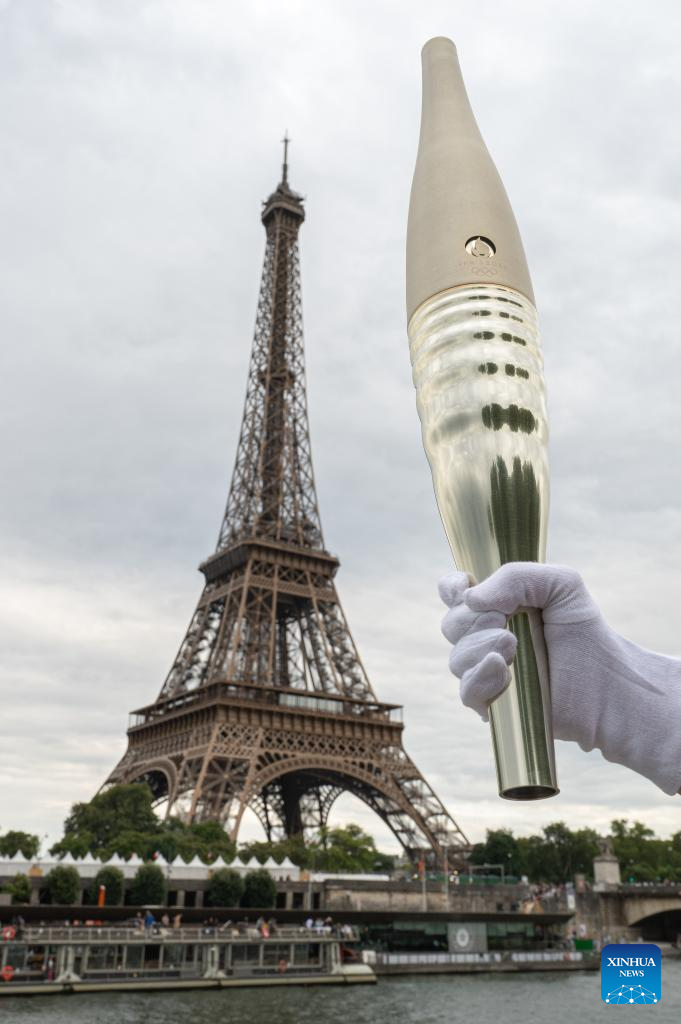 Torch presentation held in Paris-Xinhua
