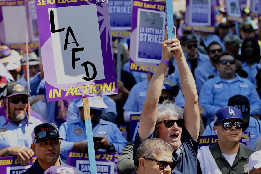 Over 11,000 city workers in Los Angeles go on 24-hour strike-Xinhua