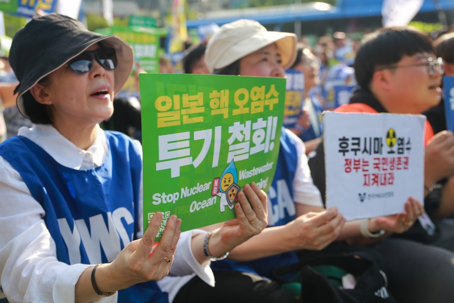 S. Korean party leader urges Japan to stop dumping radioactive ...