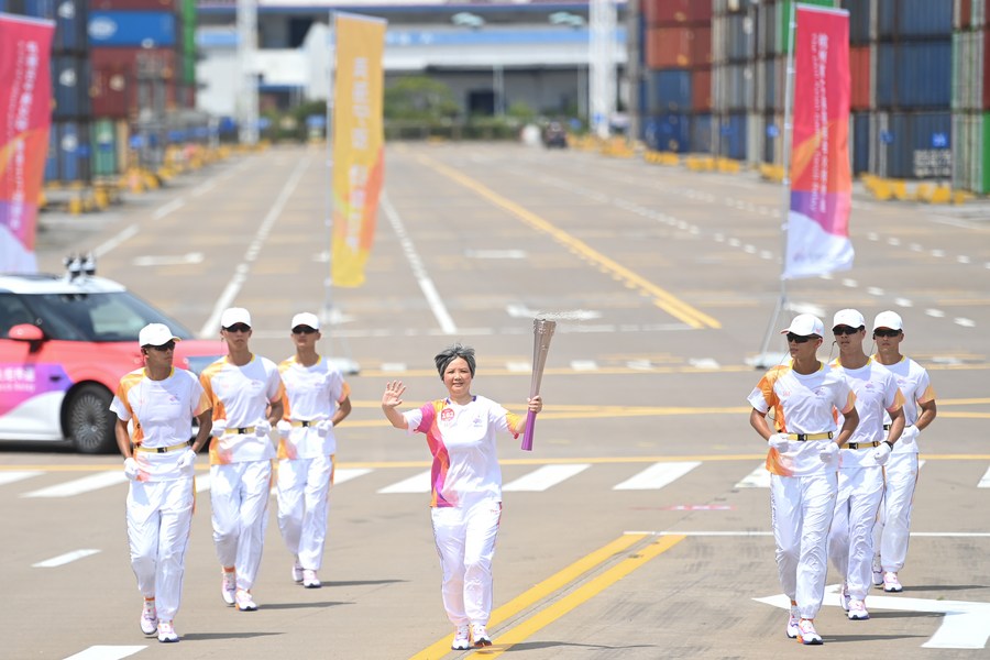 Torch relay for 19th Asian Games continues in Ningbo-Xinhua