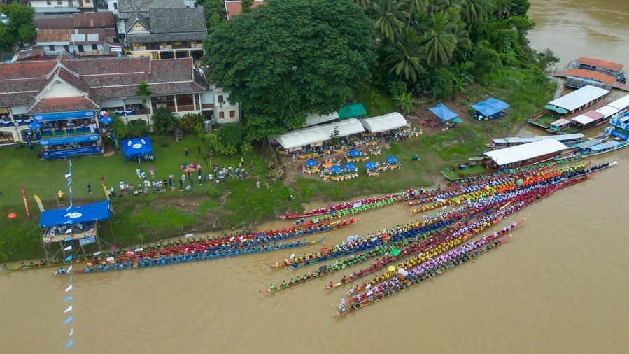 Asia Album: Dragon boat racing in Luang Prabang, Laos-Xinhua