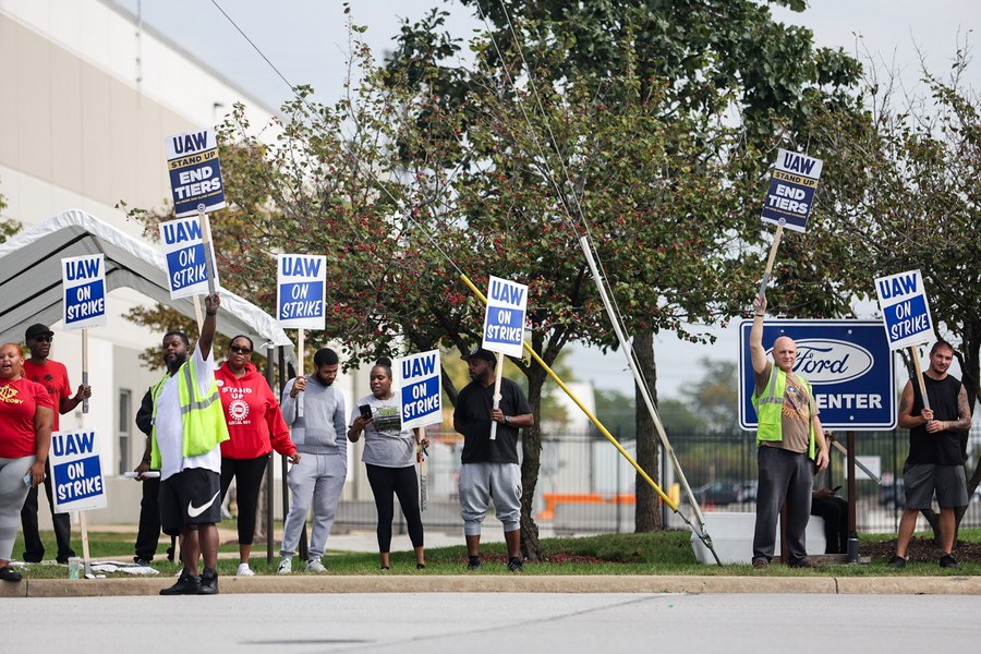 Ford makes new offer as auto strike enters 19th day-Xinhua