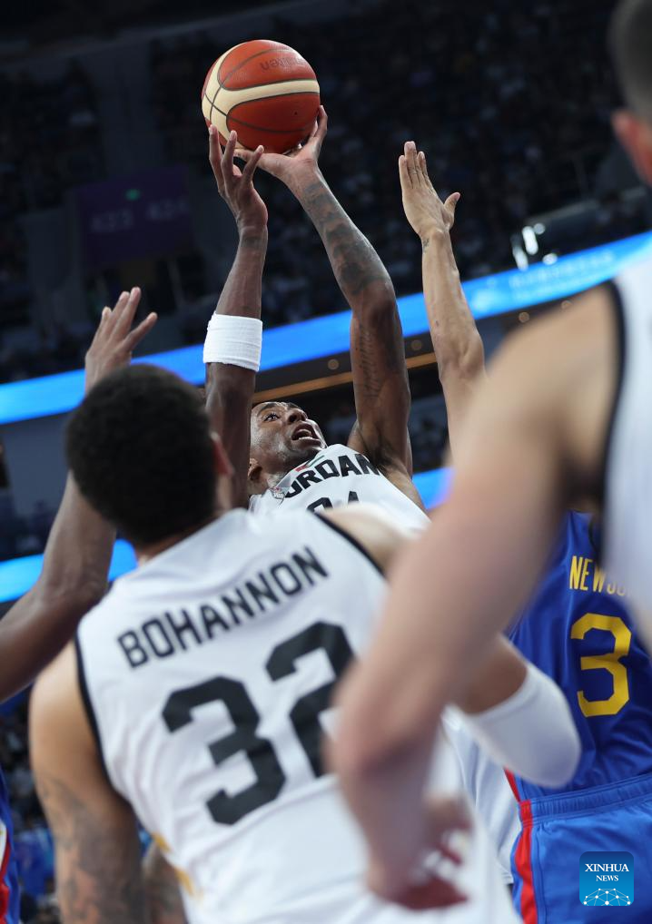 In pics: Men's Gold Medal Game of Basketball at 19th Asian Games-Xinhua
