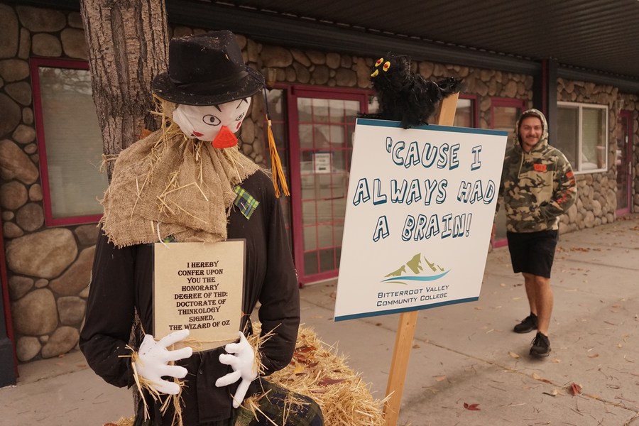 Update: Scarecrow festival held in U.S. Montana to celebrate autumn ...