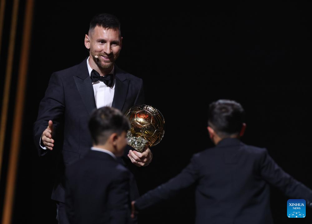Messi receives 8th Ballon d'Or award in Paris-Xinhua