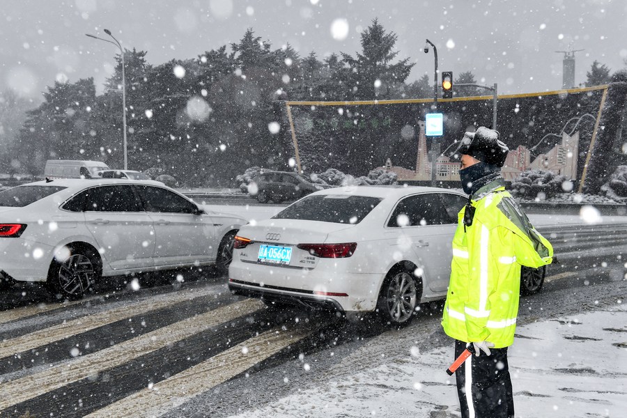 China renews blue alert for strong winds-Xinhua