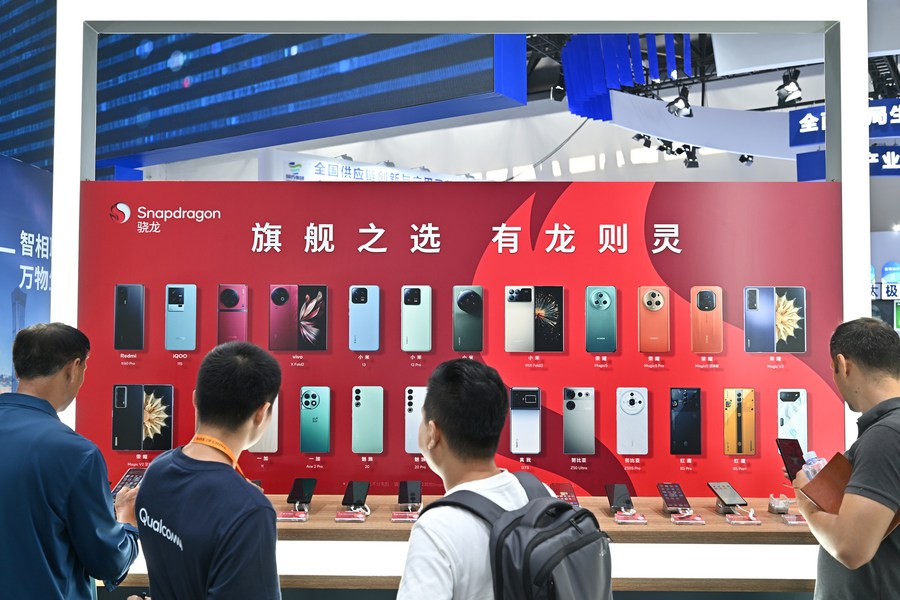 China's 5G mobile phone shipments soar in September-Xinhua