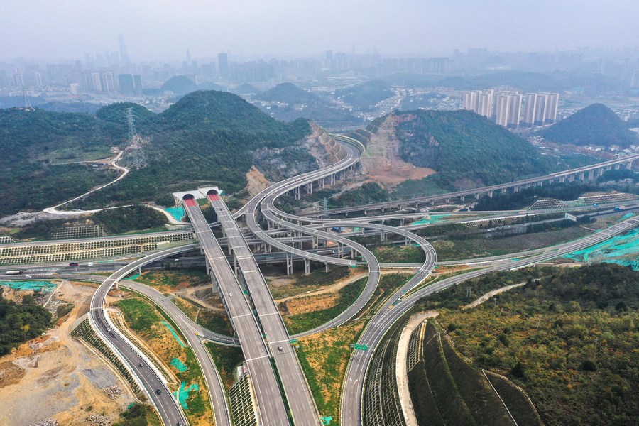 Economy&Life | The Guiyang-Jinsha-Gulin Expressway officially opened to ...