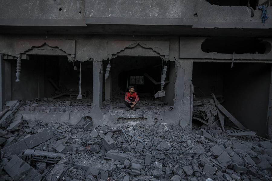 Palestinians in Gaza dig with bare hands to retrieve bodies under ...