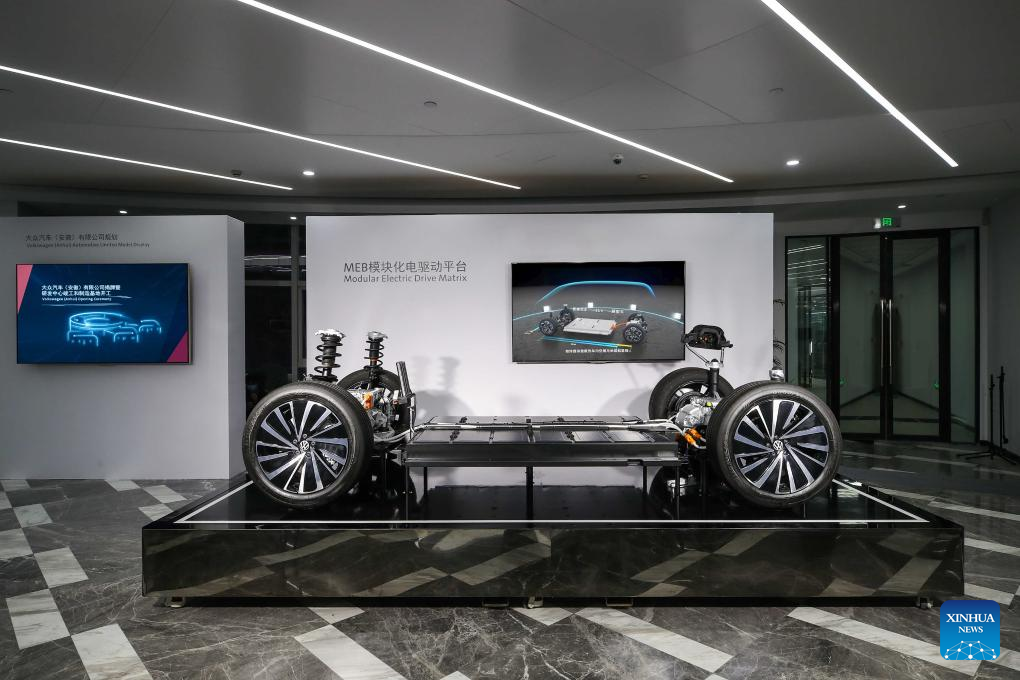 Economic watch: China's emerging industries become new magnet for ...