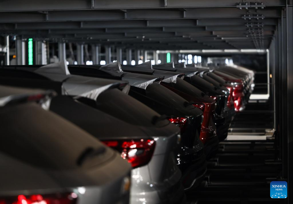 Smart stereo garage for commercial vehicles put into use at Yantai Port ...